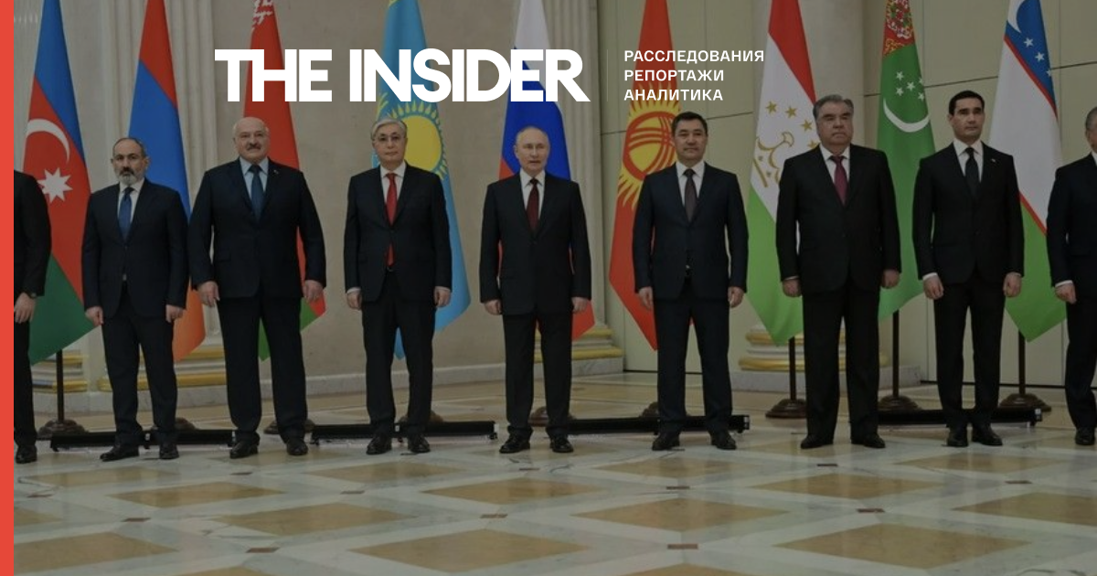 Putin gives eight gold rings to presidents of CIS countries, keeps ninth